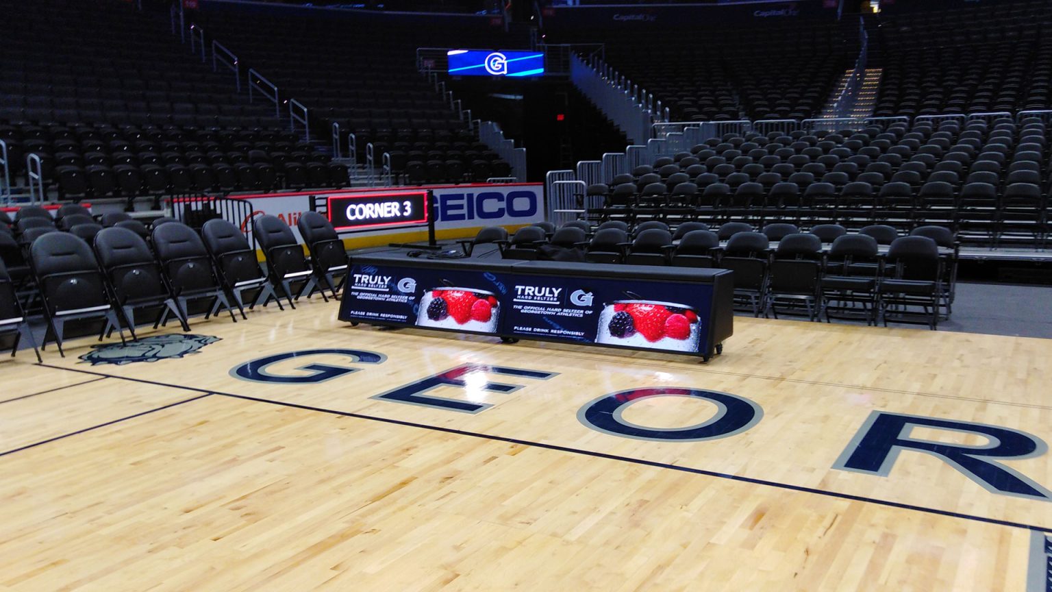 Capital One Arena (7th) – ColosseoEAS | Scoreboards, Video Cubes, LED ...